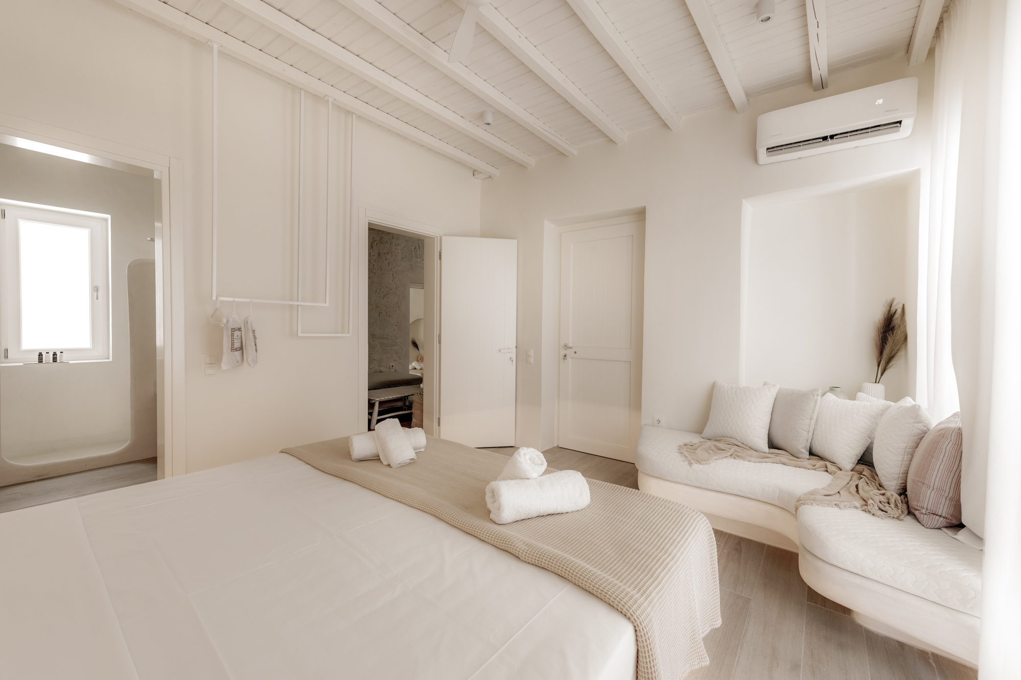 White Suites – Syros