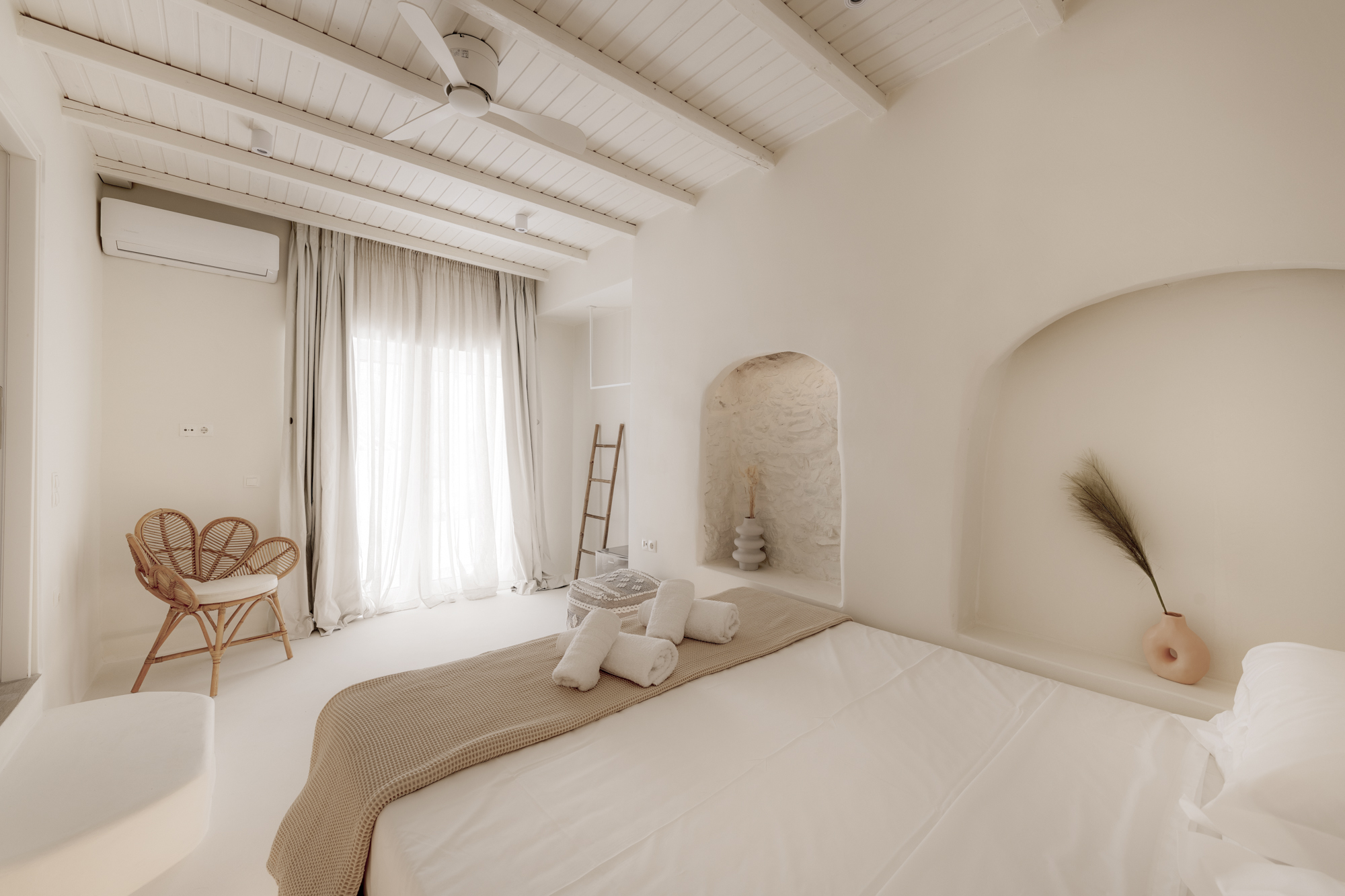 White Suites – Syros