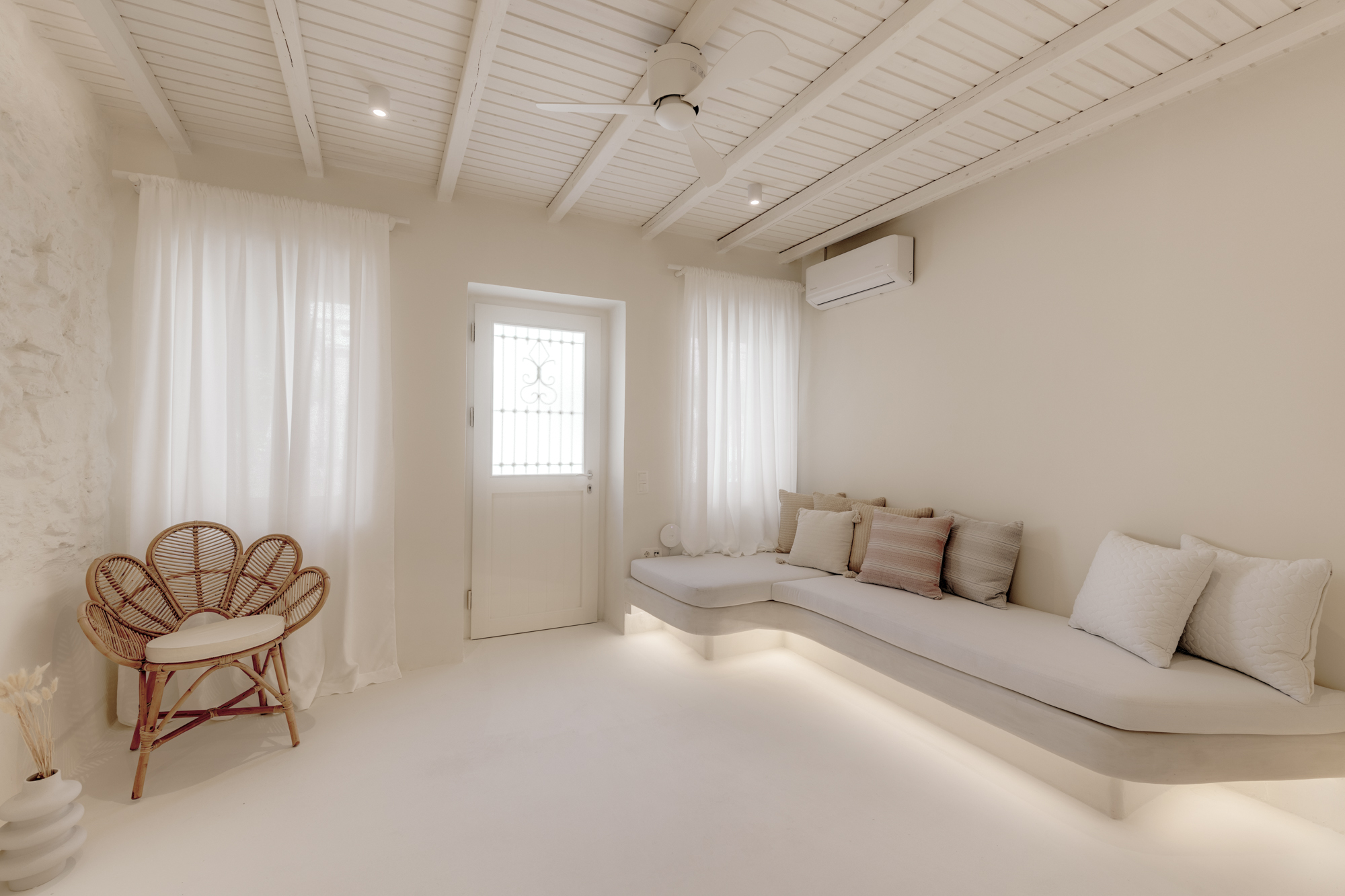 White Suites – Syros
